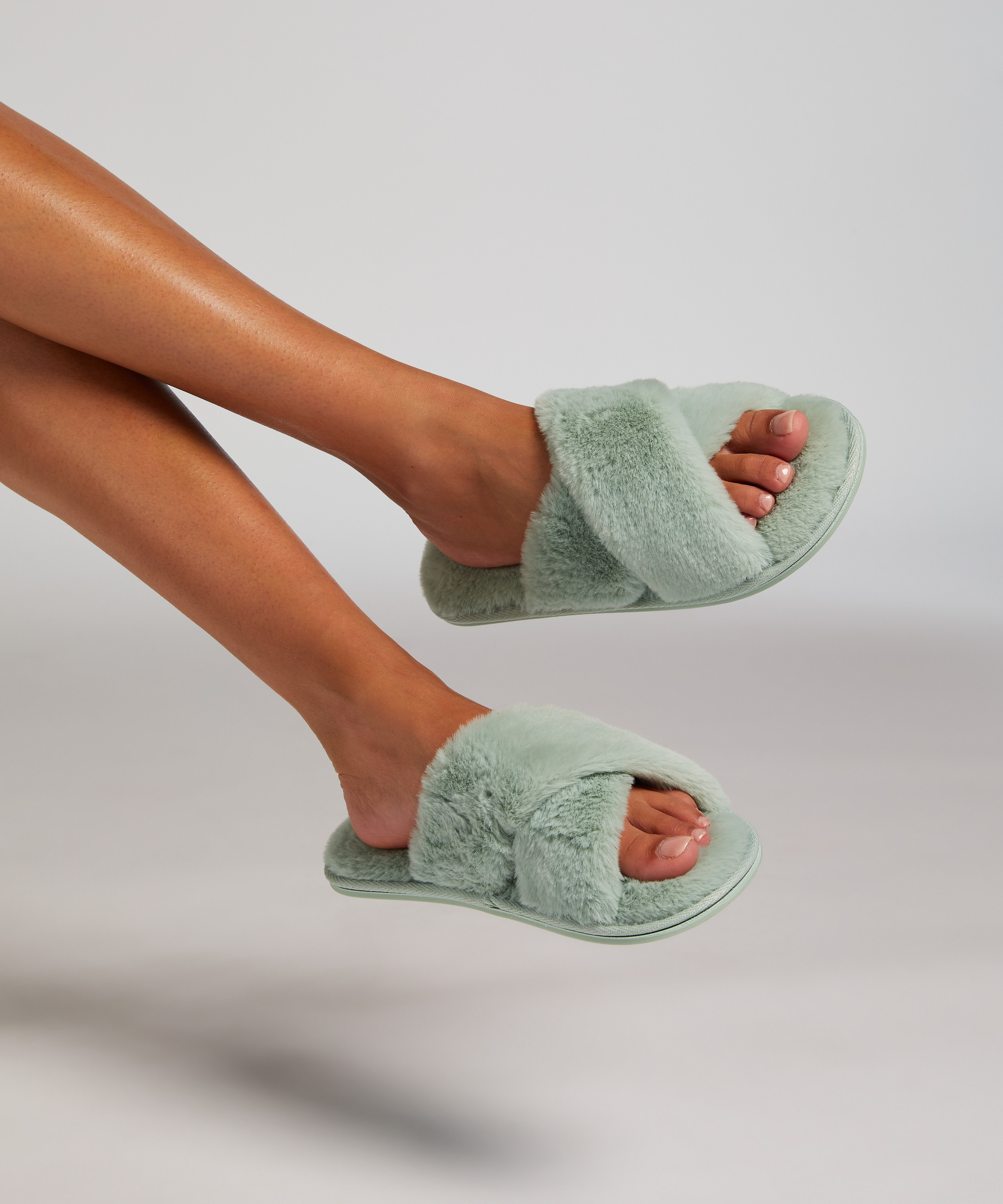 Crossed Fake Fur Slippers for €5 - Slippers - Hunkemöller